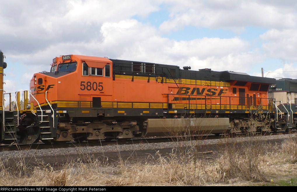 BNSF 5805